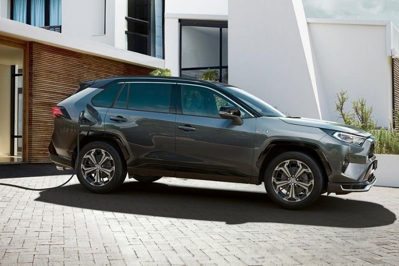 Rodzinne auto hybrydowe – modele, ceny, zasięg | dadHero.pl